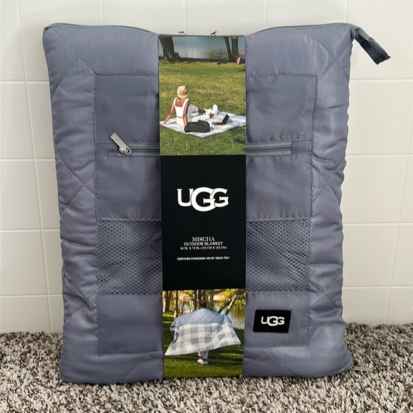 UGG | Bedding | Ugg Mischa Outdoor Blanket | Poshmark
